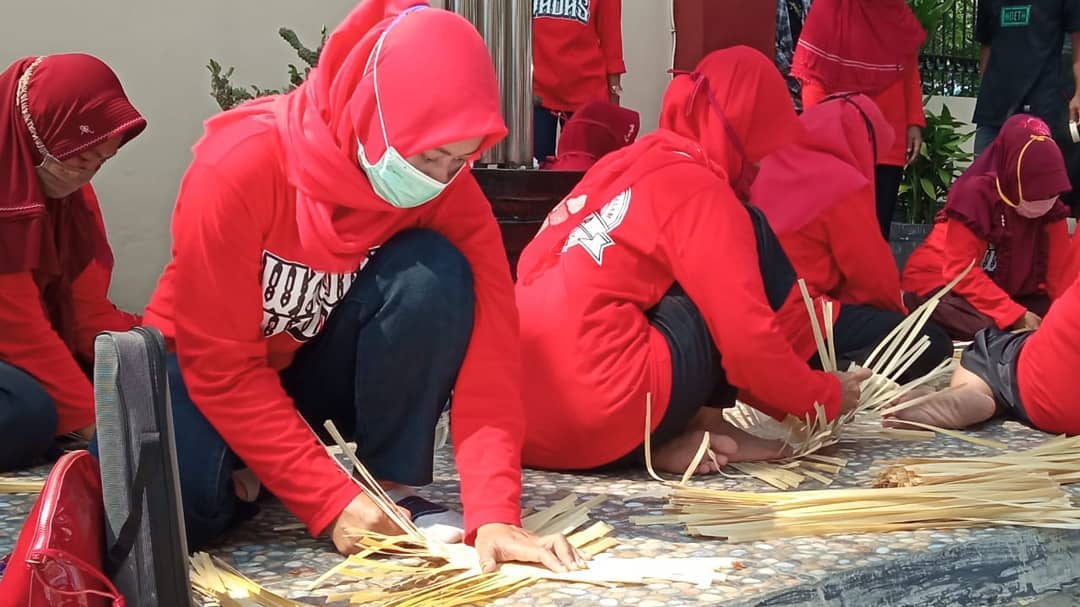 Wadon Wados: Menganyam Perlawanan - KIRKA.CO