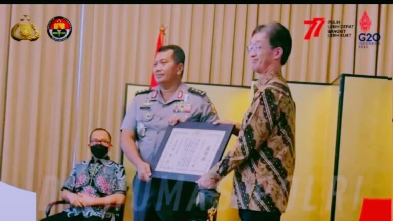 Komjen Purwadi Arianto Diganjar Penghargaan Kedubes Jepang di Indonesia ...